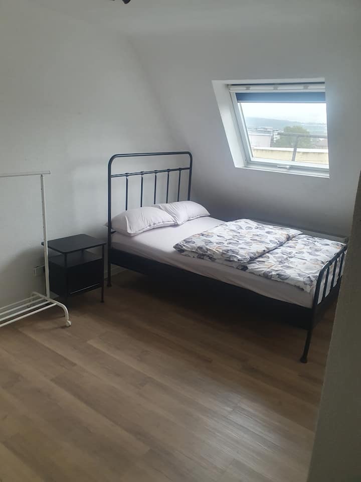 8 Zi-wohnung Sehr Zentral! - Stuttgart