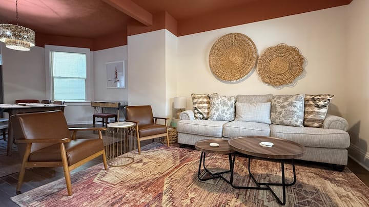 The Boho Row: Close To The Zoo And The Old Market! - Omaha, NE