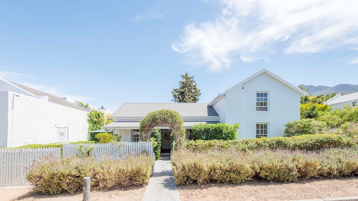 Village Cottage With Hot Tub And Lovely Garden - Franschhoek