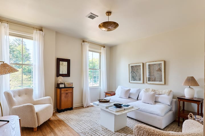 Chic Apartment In Historic Hotel - Watkins Glen, NY