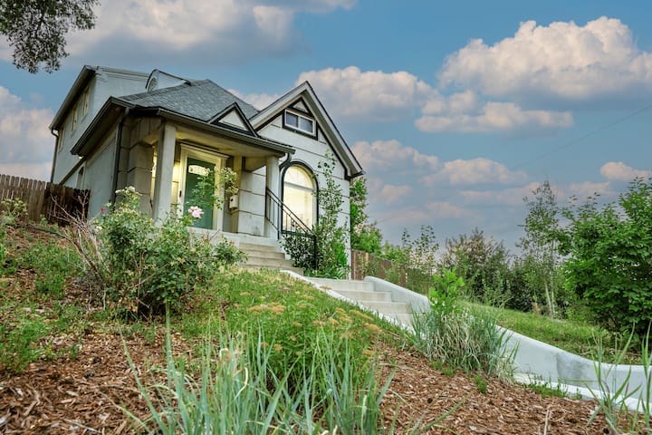Light Rail Access- Broncos, Red Rocks, Downtown - Morrison, CO