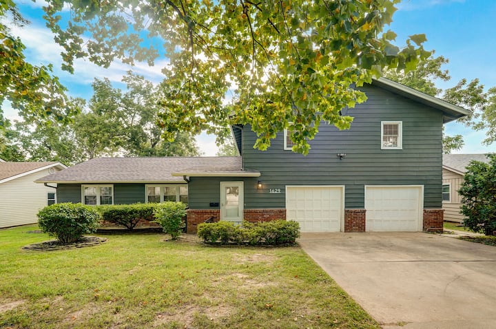 Ashwood House • Hot Tub! All King Beds - Springfield, MO