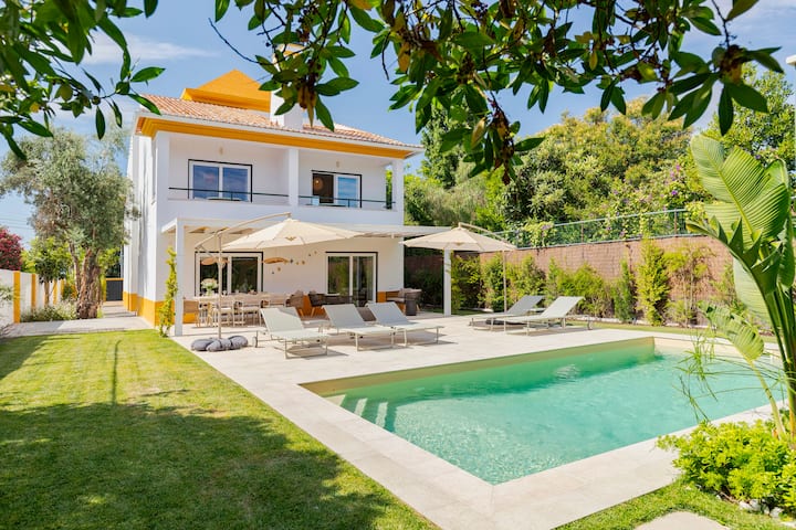 Villa Vintage: Vineyards + Historic Center Azeitão - Azeitão