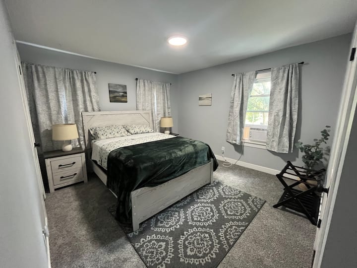 Cozy 2br/1ba Townhome - Davenport, IA
