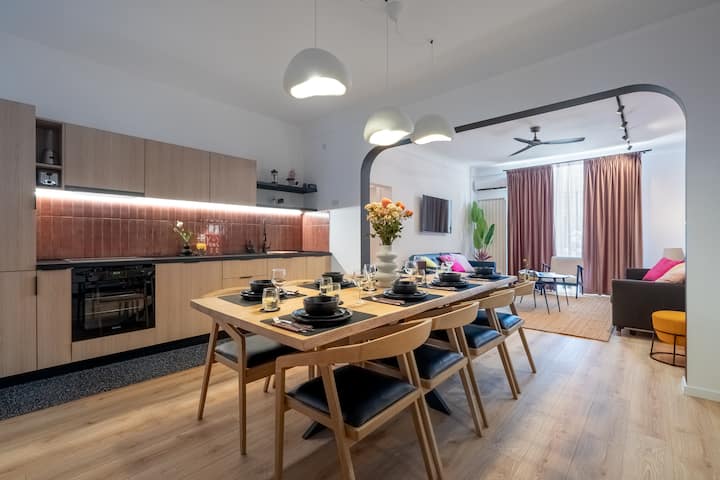 Downtown Is My Place • 4br Apartment+balcony - Bucharest