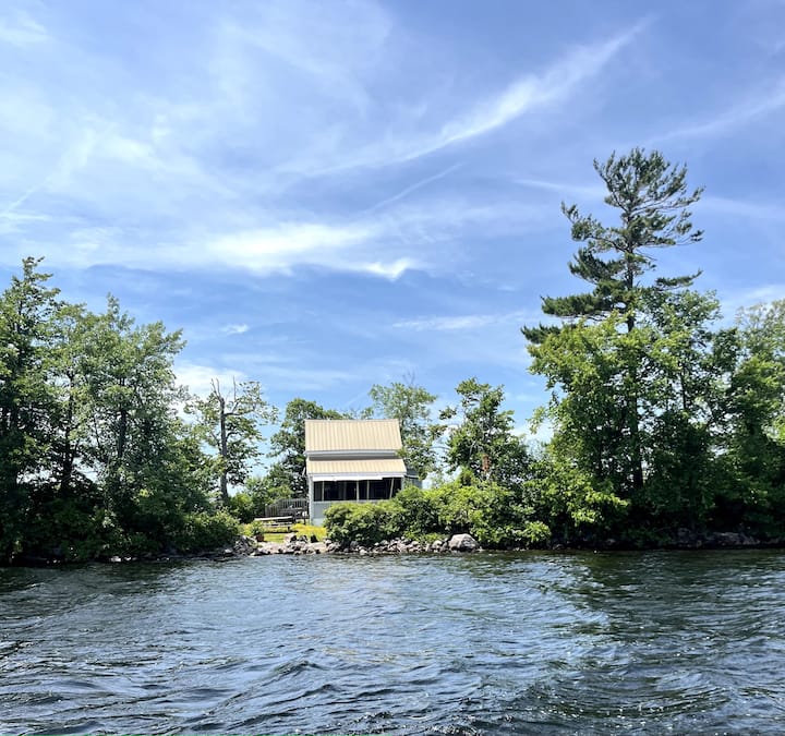 Rustic Island Cottage - Carleton Place
