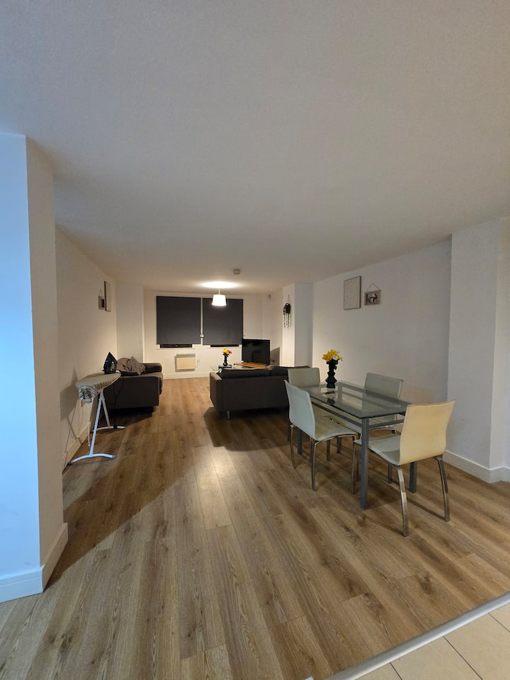 Spacious 2 Bedroom City Centre Apartment - Manchester
