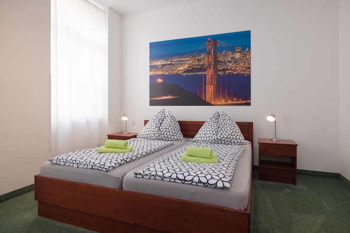 Komfortables, Sauberes Und Zentrales 2 Bett Zimmer - Wien