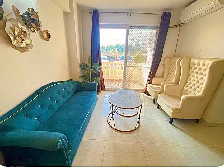 The Flower Pot | A Private Room In A 3bhk - Faridabad