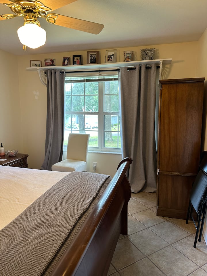 Simple And Safe Room To Rest - Dunnellon, FL