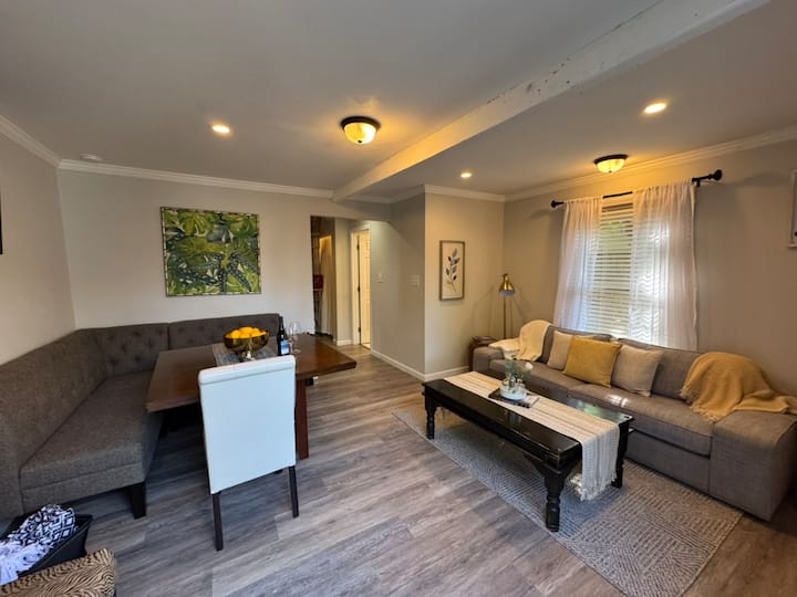 Stroll To 3rd Street From Evermore Carriage House! - McMinnville, OR