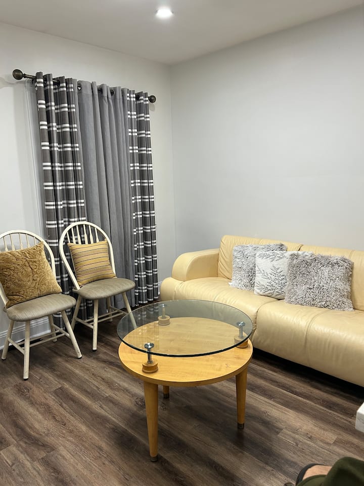 A 5 Star Little Stay, Oshawa, On - 奧沙華