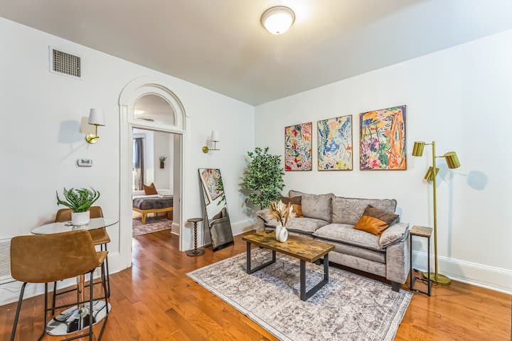 Charming 1/1 | Center City | Sleeps 4 | Fast Wifi - Philadelphia, PA