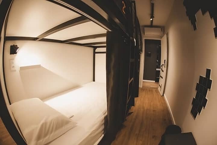 Quarto Masculino Compartilhado 6 Camas - Maceió