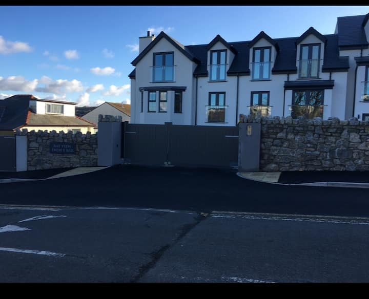 Cosy Beach Apartment For 2
‘Captains Quarters’ - Benllech