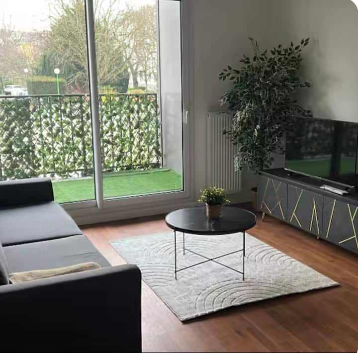 Comfortable Apartment Near Paris & Orly Airport - Ibis Orly Chevilly Tram 7