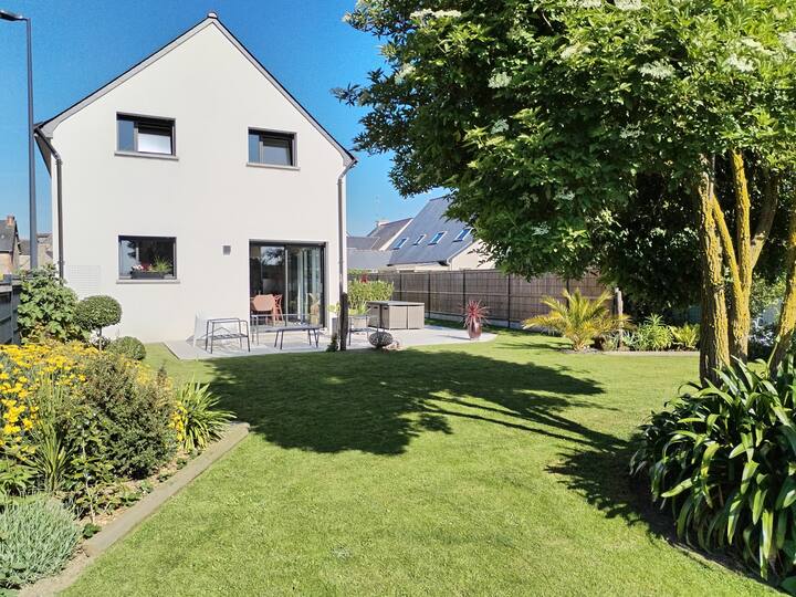 Maison Individuelle Récente Au Cœur Du Village - Hillion