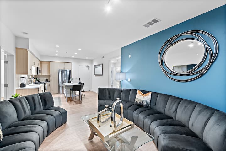 Apartment Best Location Promenade Luxurious - Santa Ana, CA