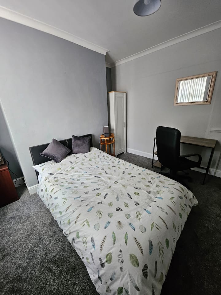 Room Availble Near Train Station - Darlington