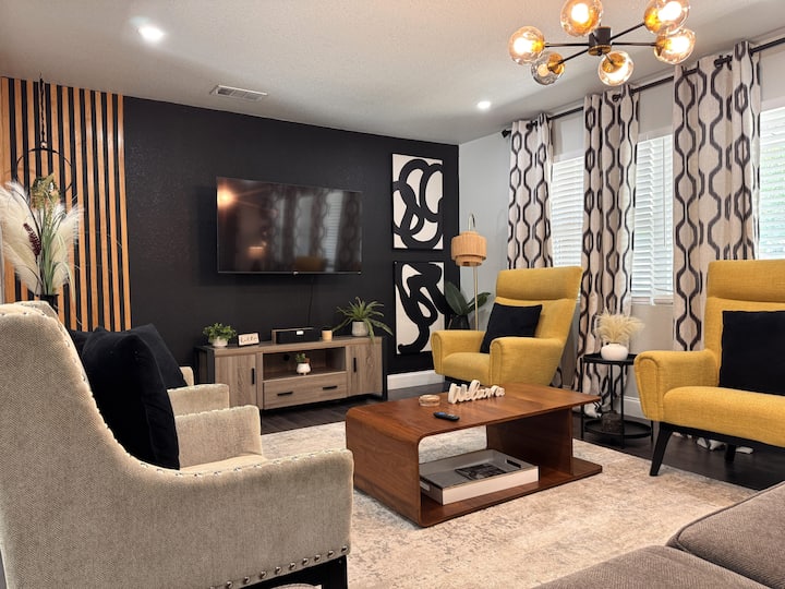 Cozy 3-br Dallas Getaway W/ Pool & City Lights - Dallas