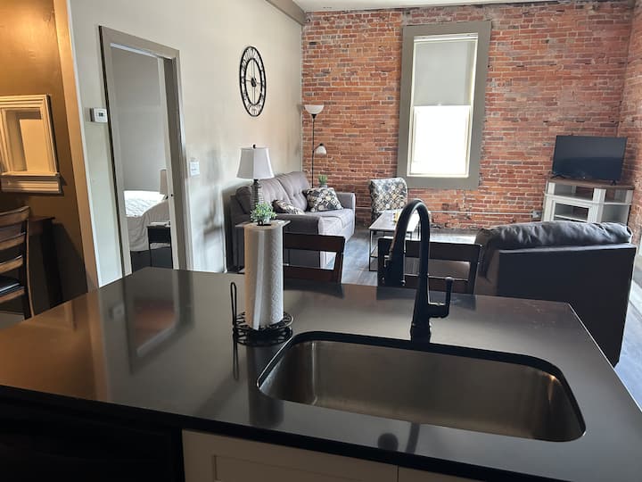 Heart Of Downtown, 1 Bdr Loft - Peninsula, Albion