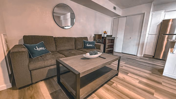 Stunning 1 Bed 1 Bath Condo - Bakersfield, CA