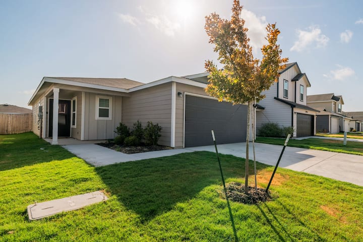 River-ready Retreat | 5 Min To Lake Dunlap+ Comal! - New Braunfels, TX