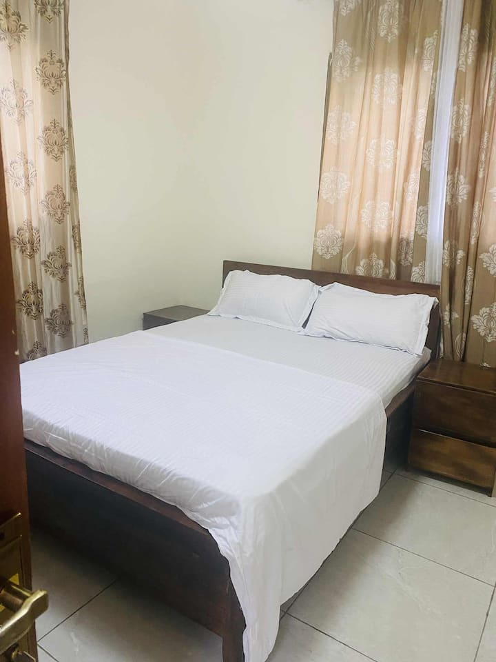 Entire Two Bedrooms With Kitchen - Monrovia