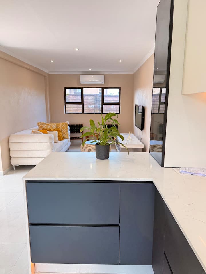 Standard Queen Room - Richards Bay Airport Lodge - Richards Bay