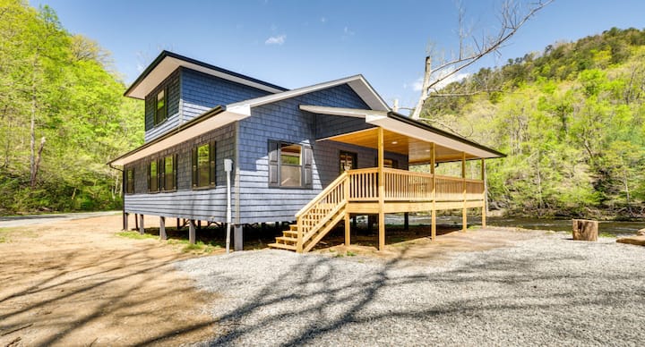 River Escape River Front Cabin - Tellico Plains, TN