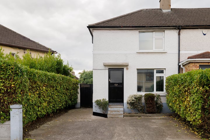 Spacious Ensuite Bedroom In Carnlough Rd. - Dublin