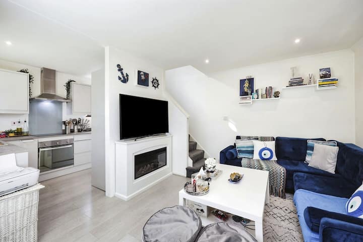 Cosy & Modern One Bedroom House - W/ Free Parking - High Wycombe