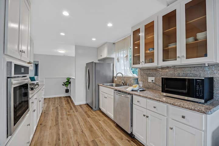 Beautiful 3 Bedrooms 2 Bath - Castro Valley, CA