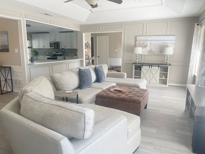 Poolside Fun Near Stadiums - 알링턴