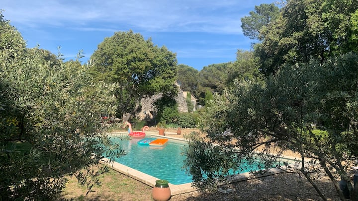 Le Puits De La Borie Propriété Avec Piscine . - Bonnieux