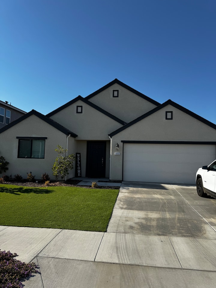 Modern Home In Visalia - Visalia, CA