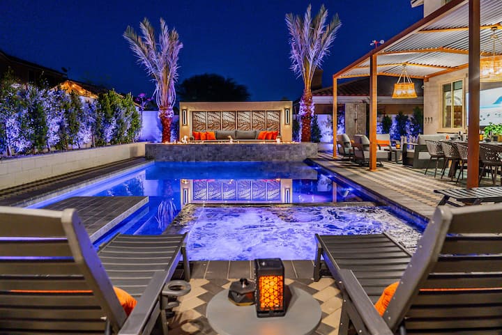 Wow! 7 Bedrooms! Villa Secreta! One Of A Kind! - Coachella, CA