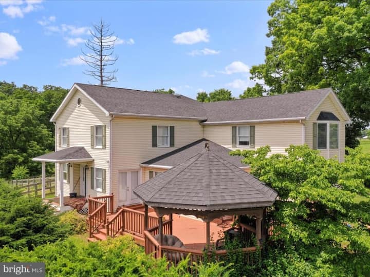 Lavish Living - Harpers Ferry, WV