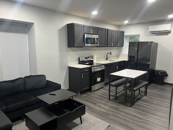 Apt #2
Within 5 Min Airport/ualbany/malls - Albany, NY