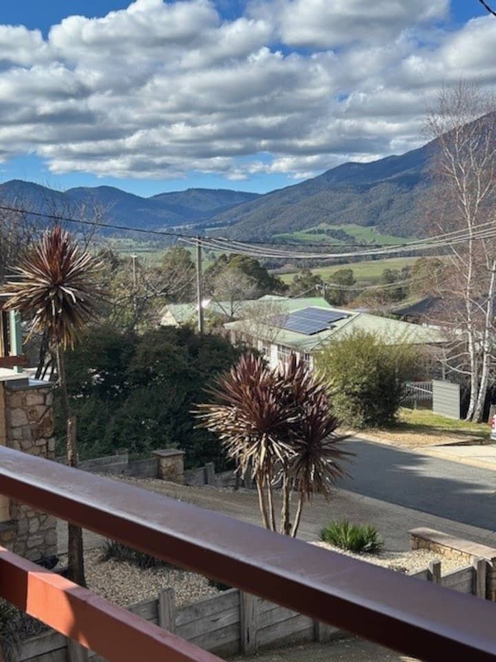 Stunning Mountain Outlook - Bright