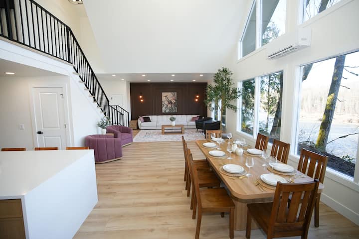 Luxury Riverfront House W/ Hot Tub • Mt Baker View - Rockport State Park, Rockport