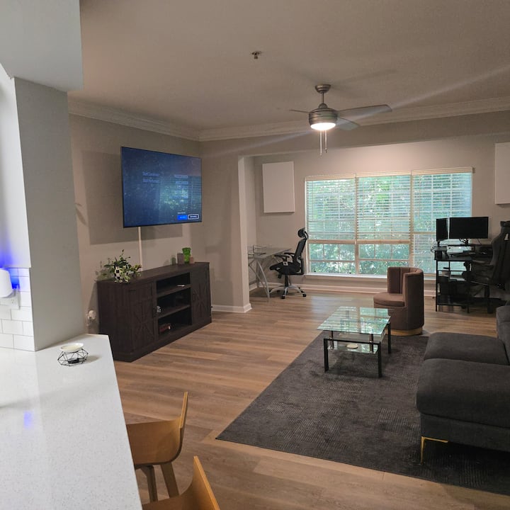 Upscale 1br • King + Work Space - 애틀랜타