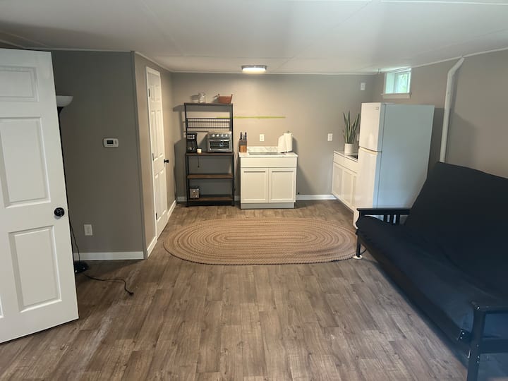 Comfy, Remodeled 2 Room  Apartment, Quiet Location - Lawton, MI