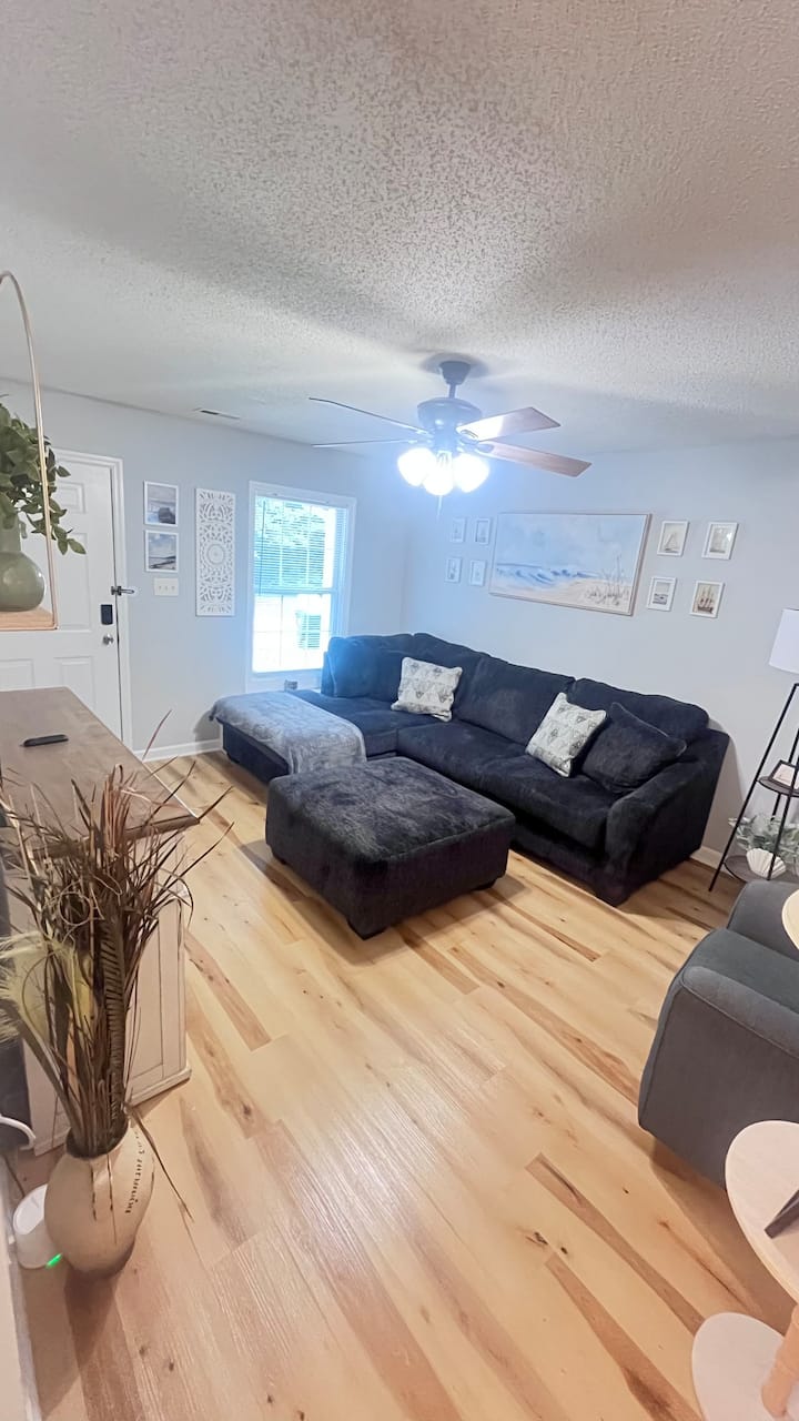 Stylish & Cozy Apt Near Beaches - Swansboro, NC