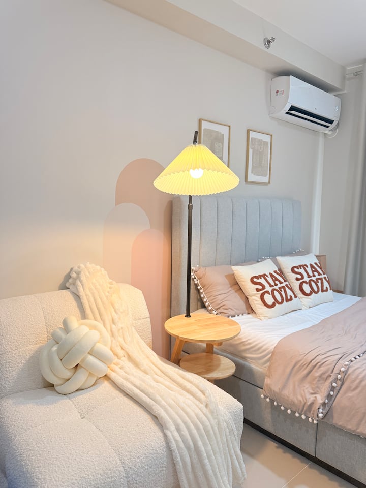 Cozy Modern Condo W/ Pool & View - Lapu-Lapu City