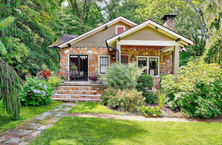 Stone Cottage Steps To Waynesville! - Waynesville, NC