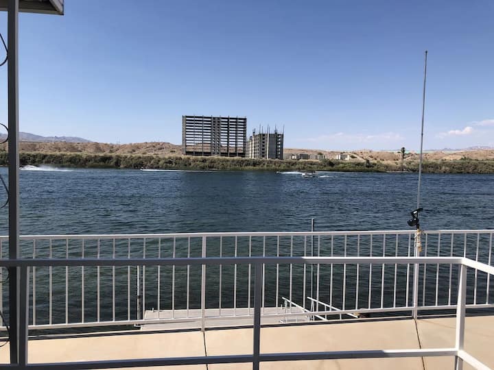 Charming Riverfront Home, Sleeps 11, Private Dock - Bullhead City, AZ
