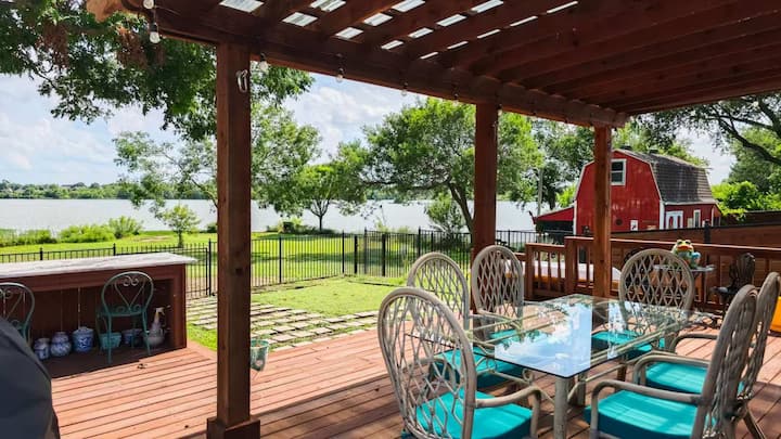 Lakefront Oasis In Dfw Metroplex - Irving, TX