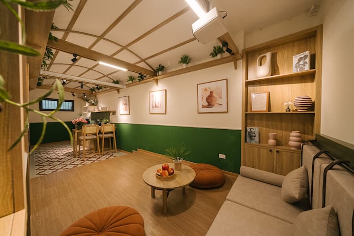 Old Quarter, Prime Location, Projector, Kitchen. - Hanoi