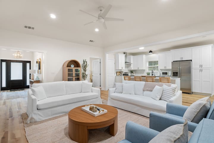 4 Bedroom House In Lake Forest - Daphne, AL